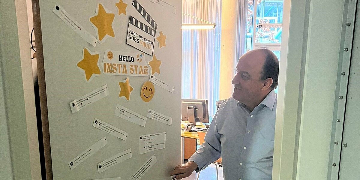 Prof. Dr. Ulrich Briem: Dekan, Dozent – und jetzt auch Social-Media-Star!