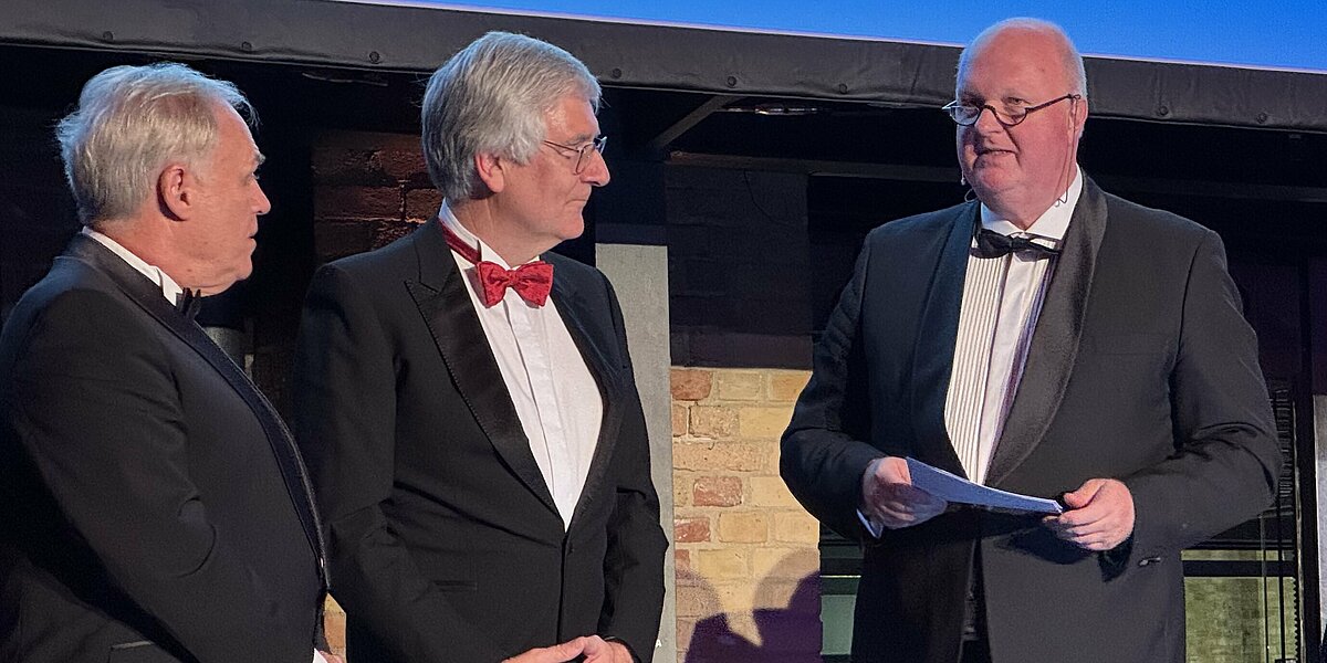 OTH Regensburg: Prof. Grifka erhält Ehrenmitgliedschaft für wegweisende ...